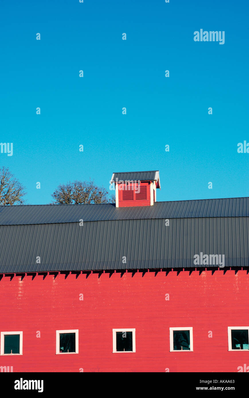 Classic red barn hi-res stock photography and images - Alamy