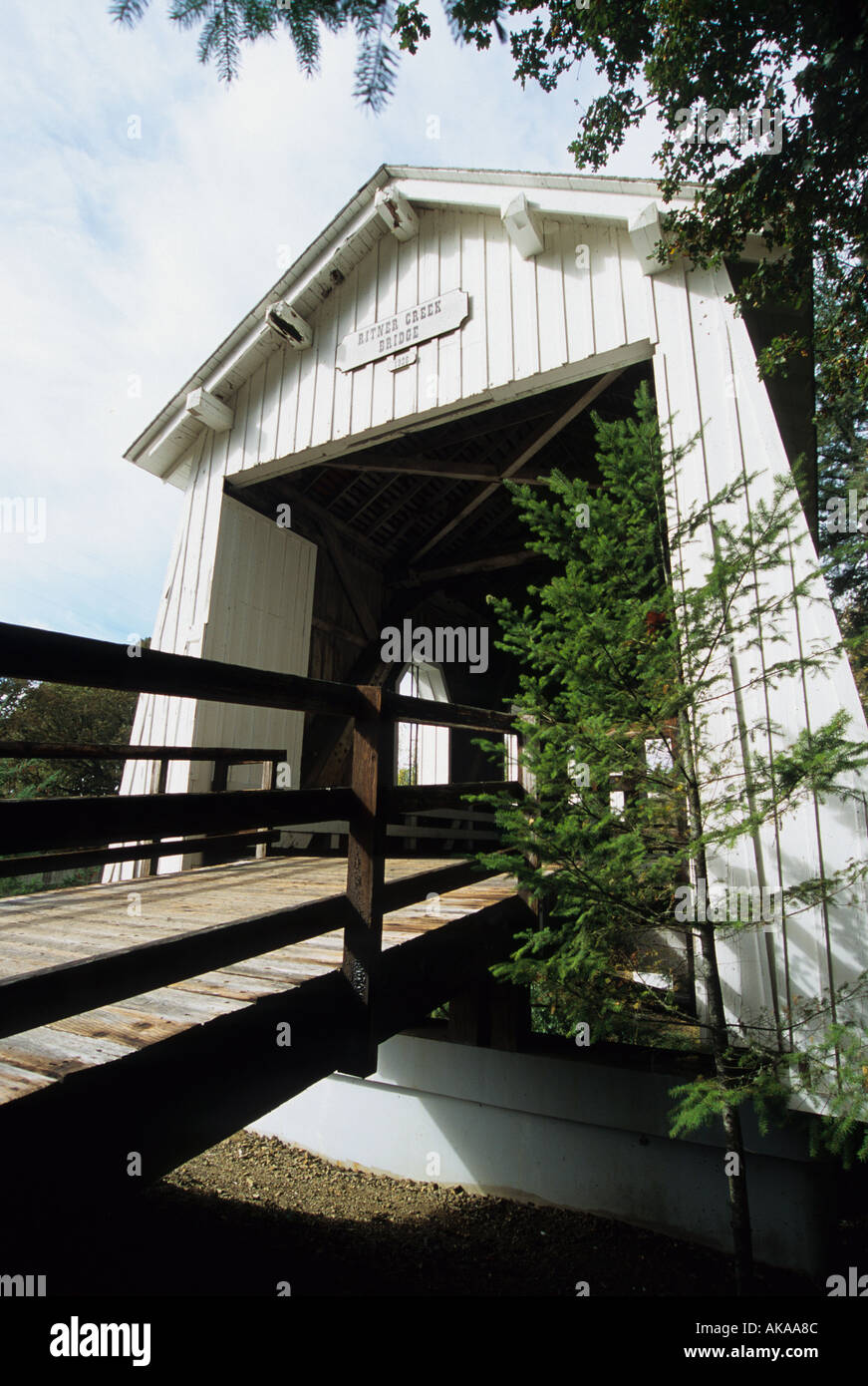 Arched truss bridge hi-res stock photography and images - Alamy