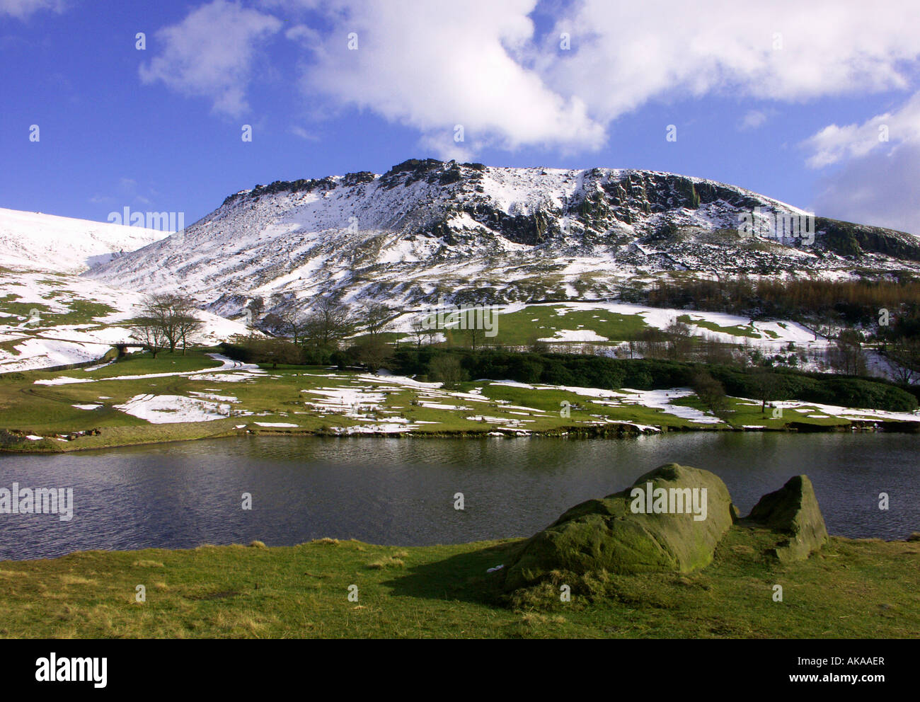 Dovestones reservoir snow hi-res stock photography and images - Alamy
