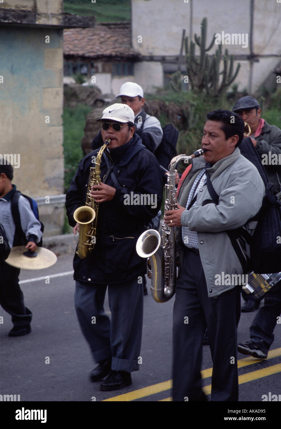 Ecuador christmas parade hi-res stock photography and images - Alamy