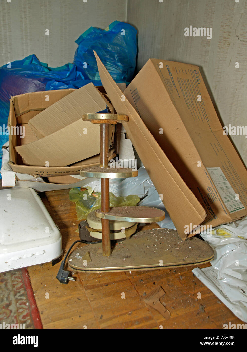 rubbish in a neglected home Stock Photo - Alamy