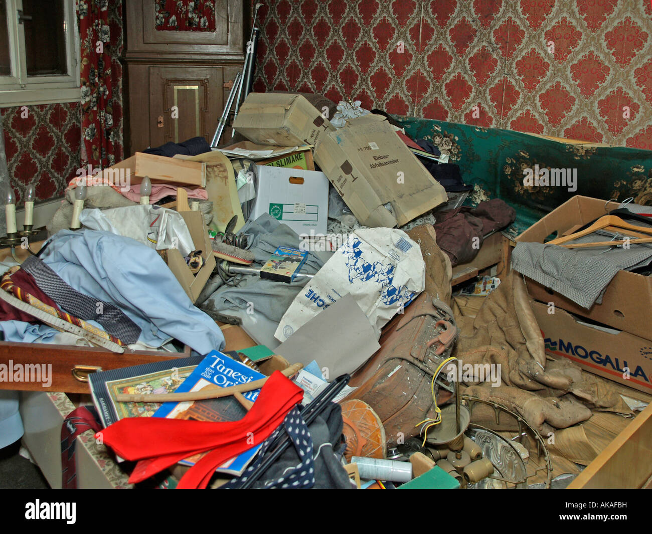 dirty neglected home Stock Photo - Alamy