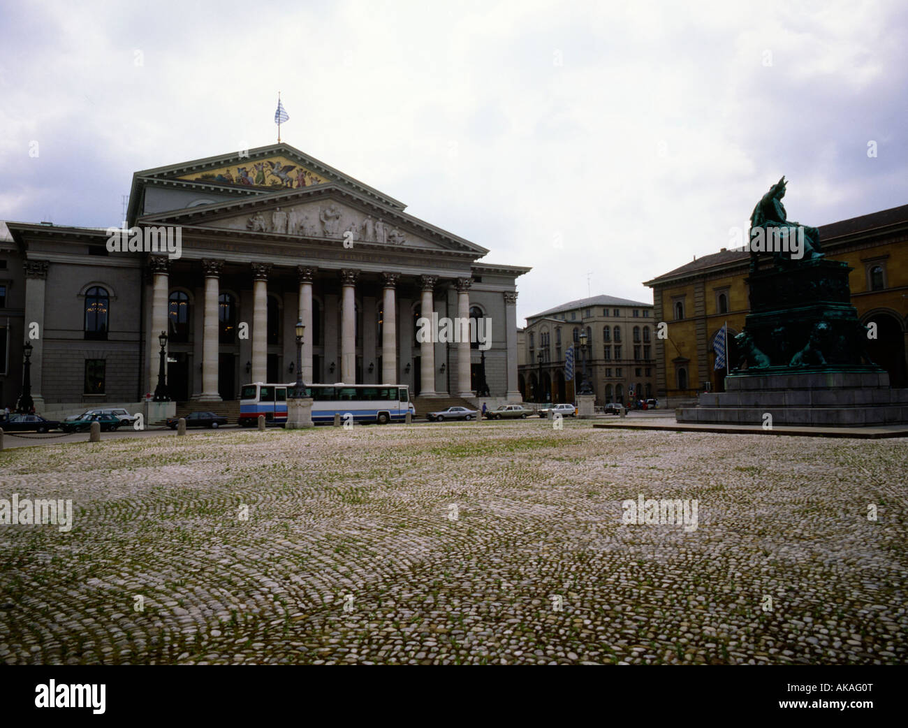Opera munich hi-res stock photography and images - Alamy