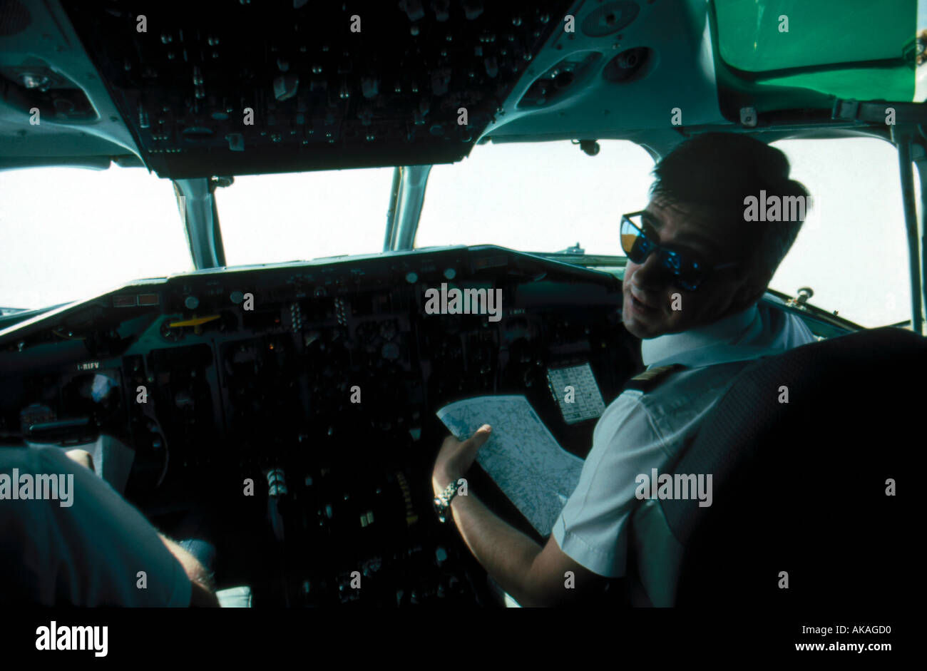 Pilot reading map hi-res stock photography and images - Alamy