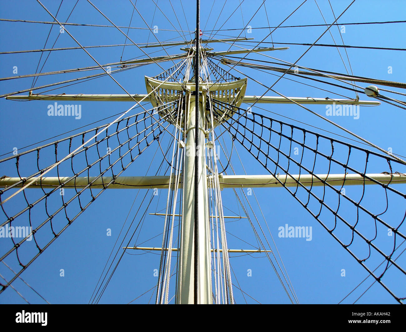 Vessels masts rigging hi-res stock photography and images - Alamy