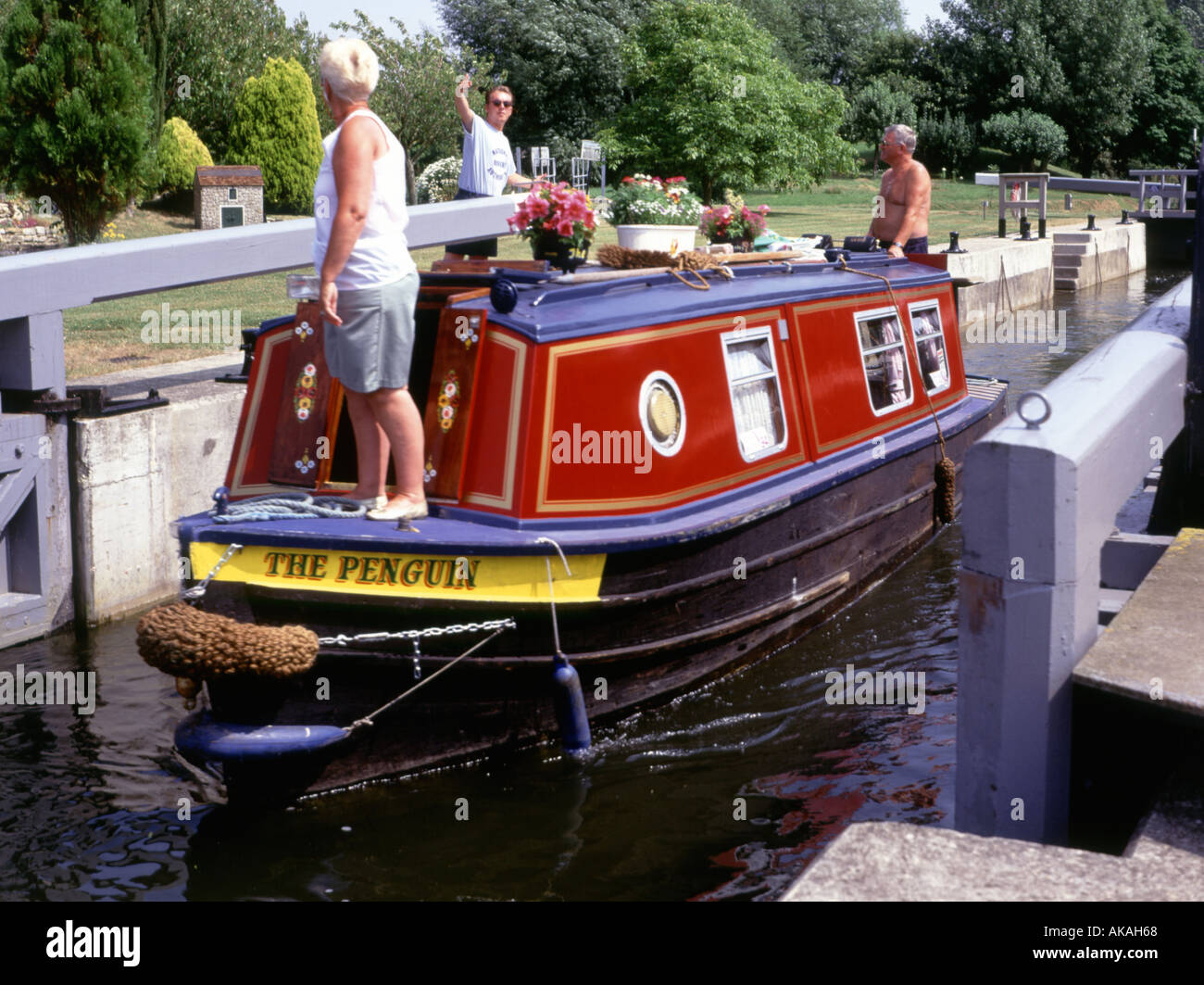 Canal boat passing through lock Lechlade on Thames UK Stock Photo - Alamy
