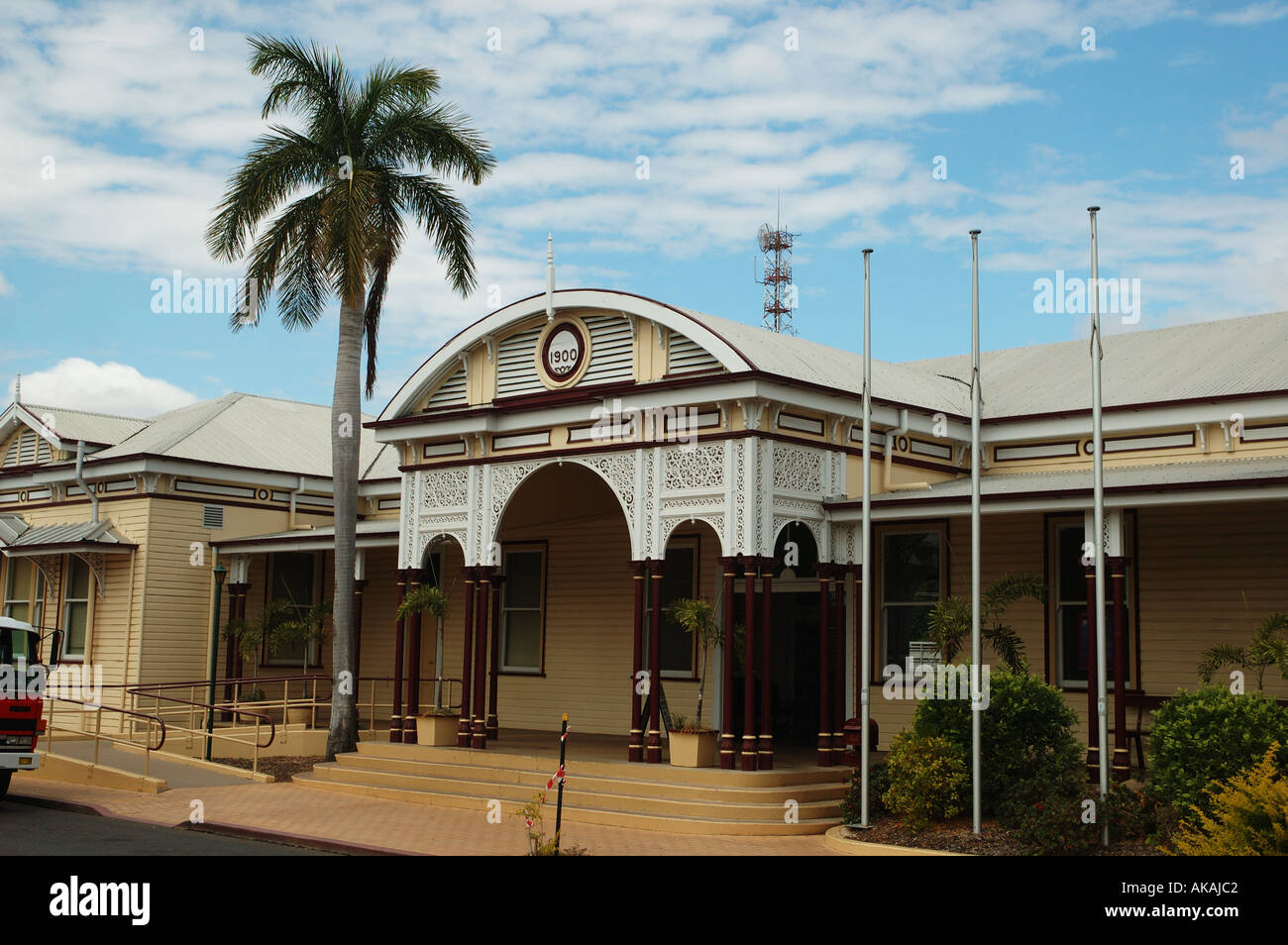 Emerald railway station queensland hi-res stock photography and images ...