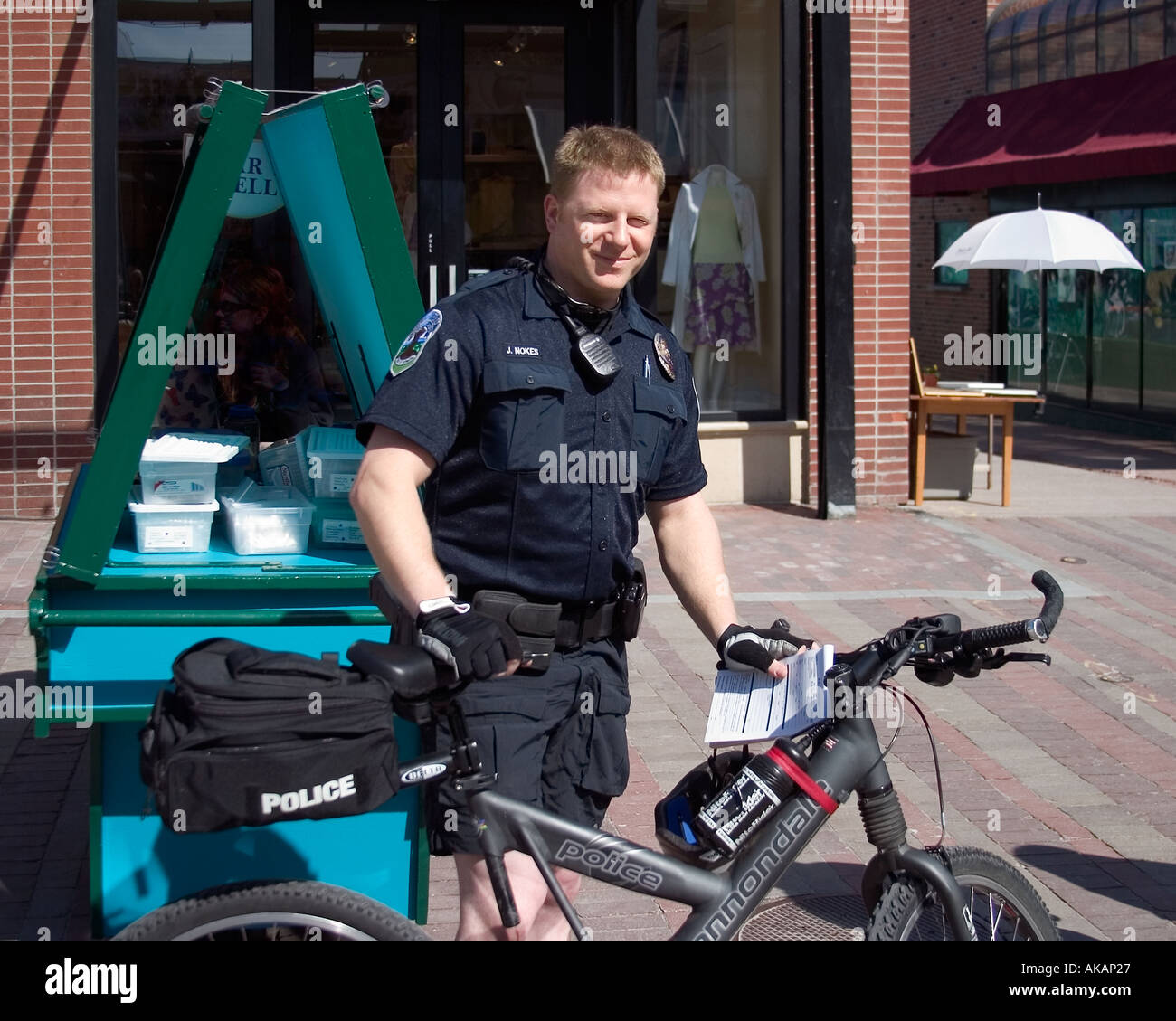 Policeman stands hi-res stock photography and images - Alamy