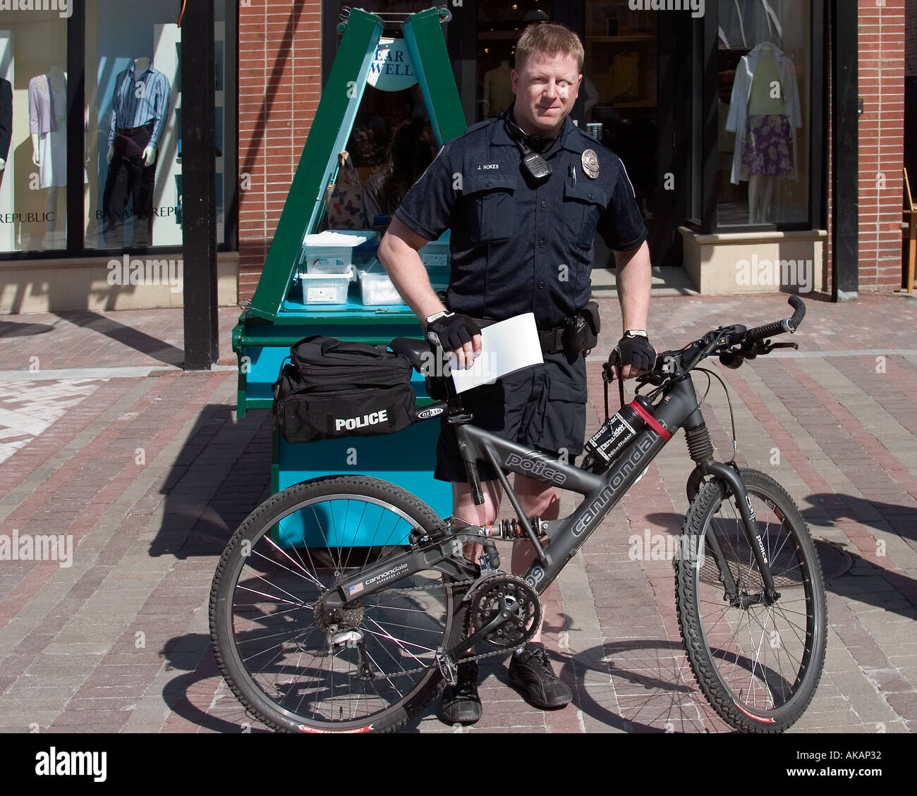 Policeman stands hi-res stock photography and images - Alamy