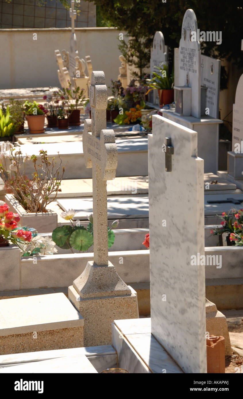 Reportage cemetery hi-res stock photography and images - Alamy