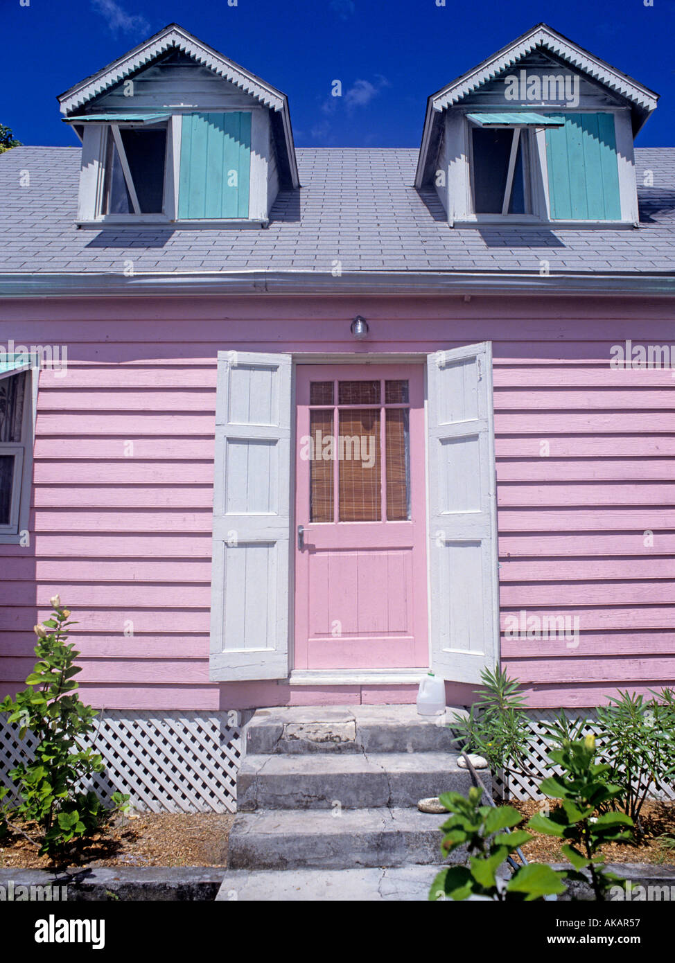 Traditional colorful building in bahamas hi-res stock photography and ...
