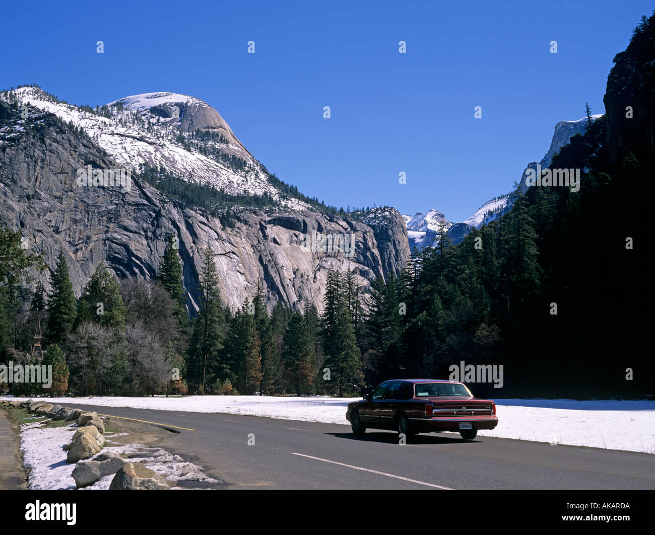 Yosemite national park spring car hi-res stock photography and images ...