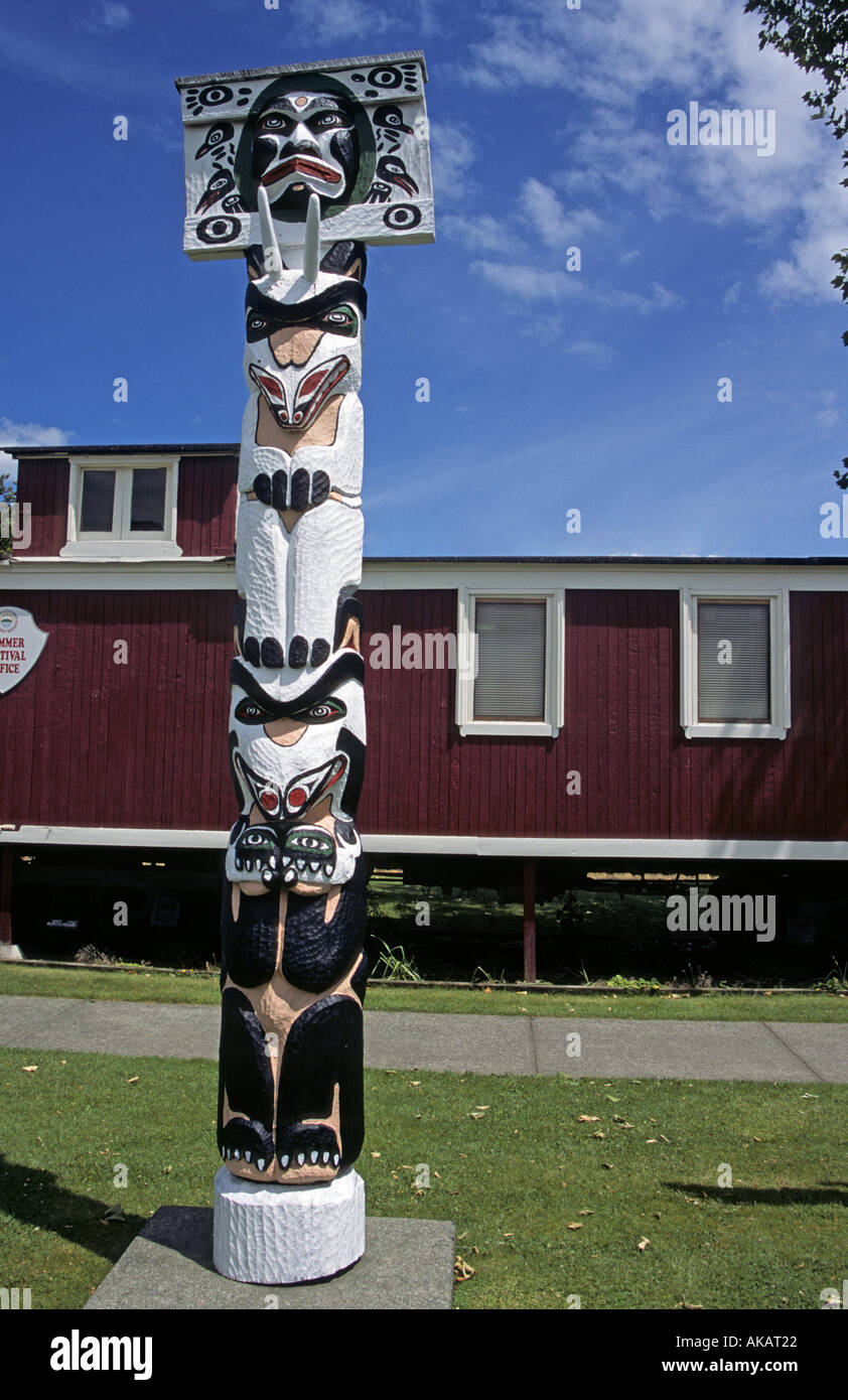 Painted totems hi-res stock photography and images - Alamy