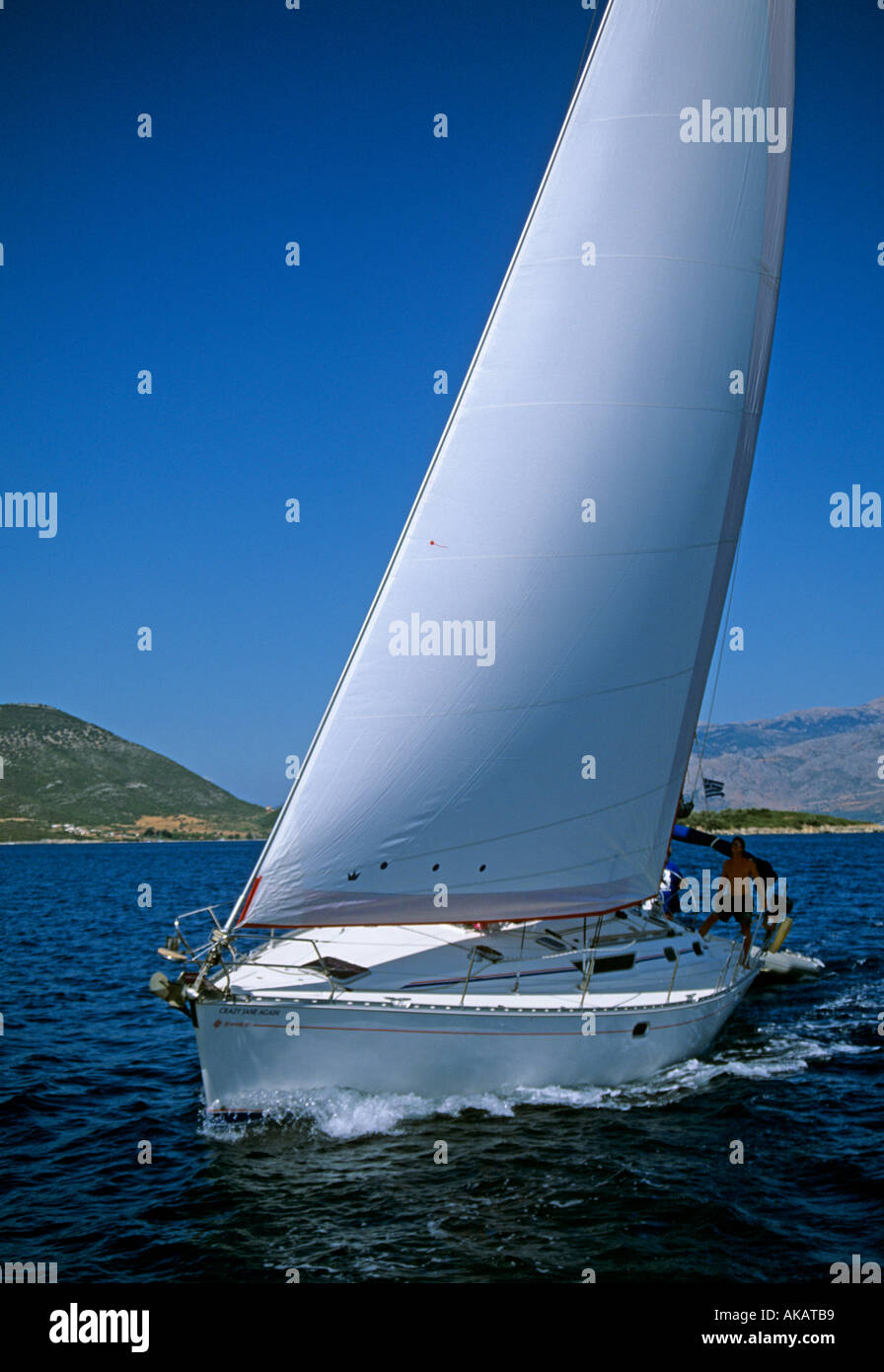 Sailing yacht under sail in the Caribbean Stock Photo - Alamy