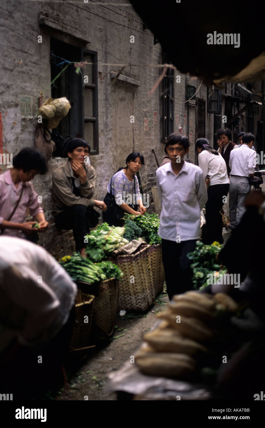 China Guangzhou wild animal market Quin Ping Stock Photo - Alamy