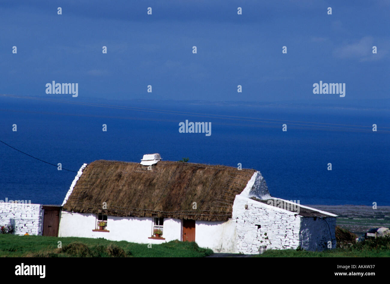 County clare irish cottage hi-res stock photography and images - Alamy