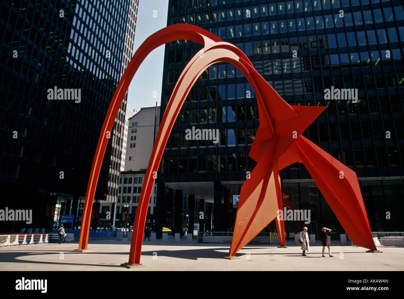 Flamingo sculpture by Alexander Calder at Federal Center Plaza Chicago ...