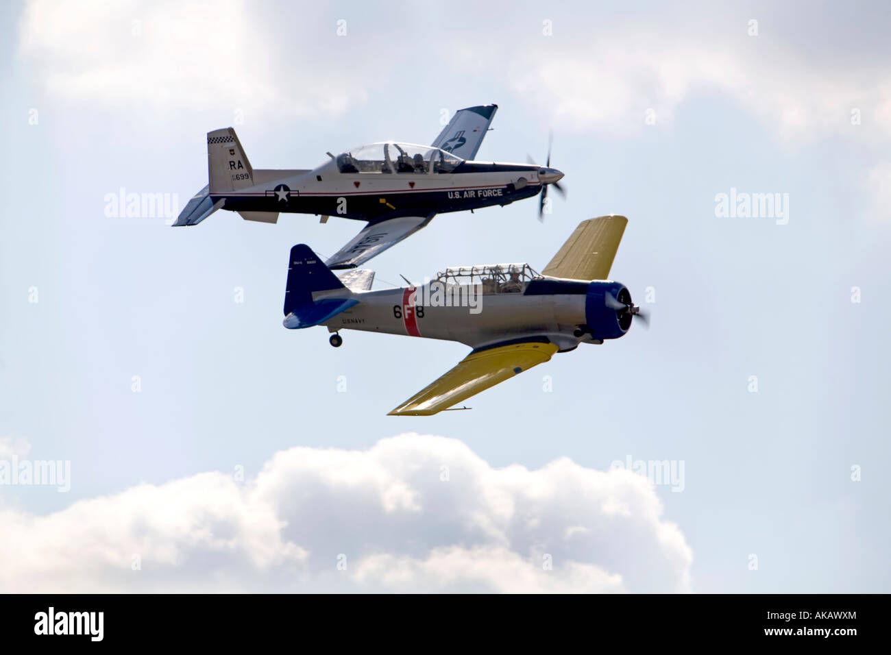 USAF T-6 Texan aircraft old new close formation Stock Photo - Alamy