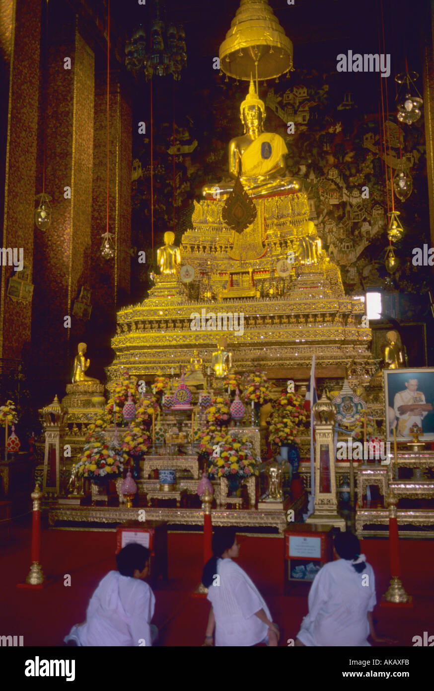 Thailand Bangkok Wat Pho interior Stock Photo - Alamy