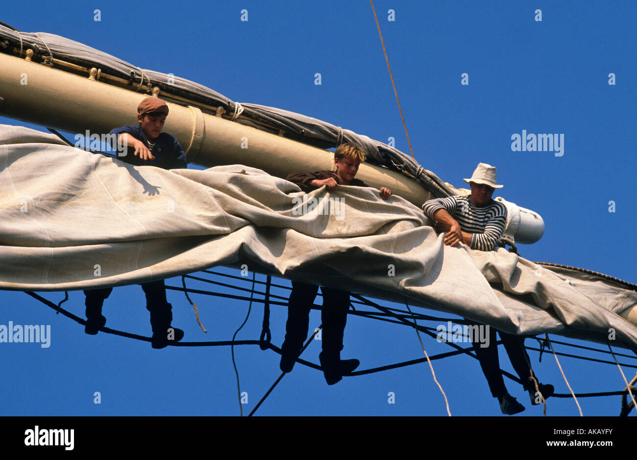 Crewmen set sails of worlds largest sailing ship Stock Photo - Alamy