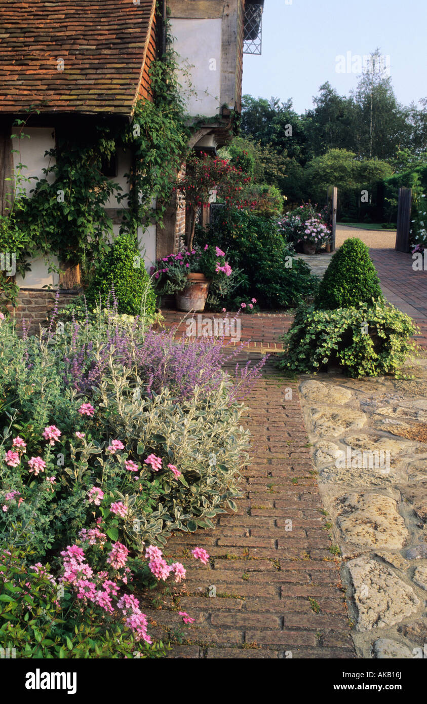 Old Place Farm Kent front garden Stock Photo - Alamy