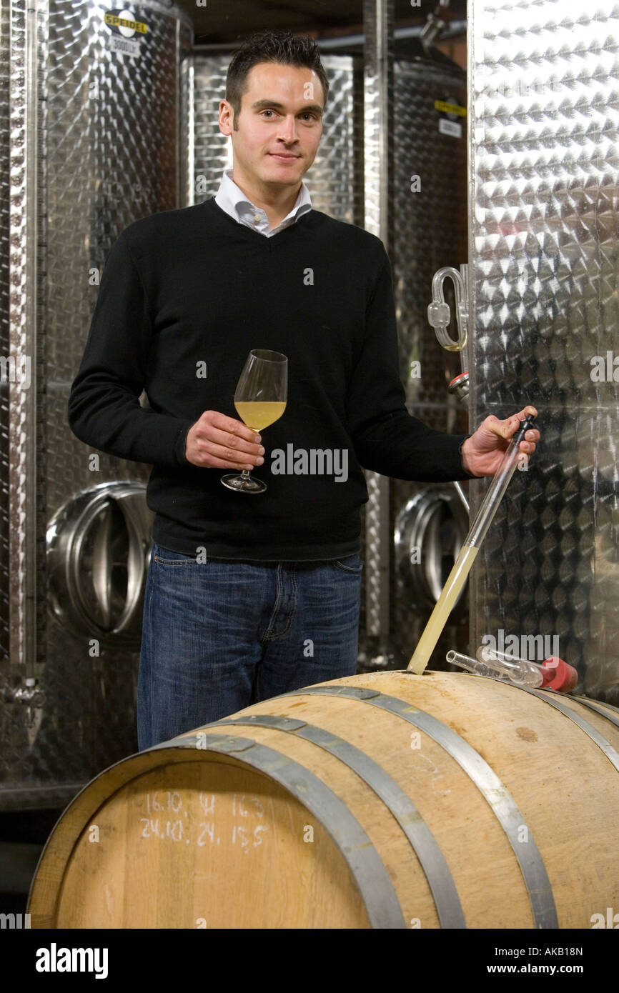 Winemaker Stefan Winter in his wine cellar in Dittelsheim-Hessloch ...