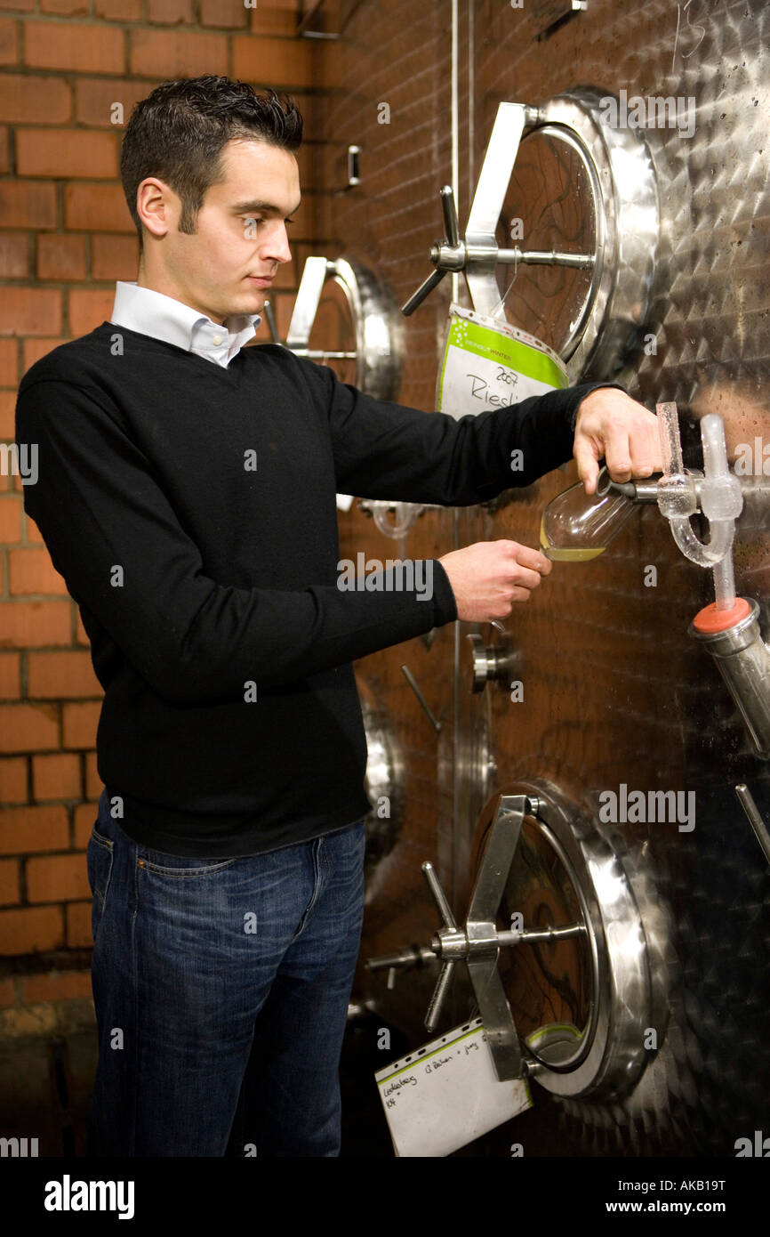 Winemaker Stefan Winter in his wine cellar in Dittelsheim-Hessloch ...
