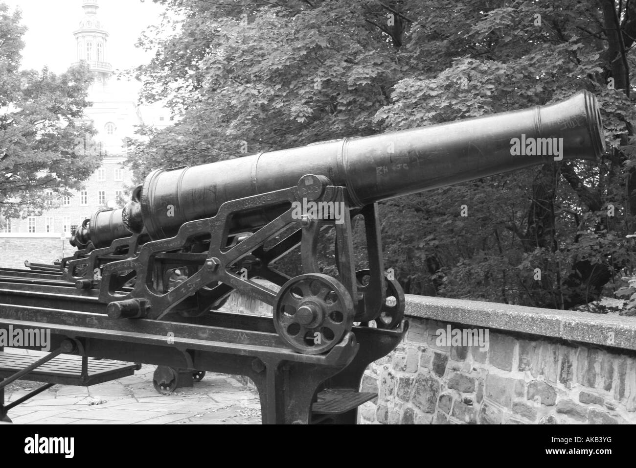 Gun salvo hi-res stock photography and images - Alamy