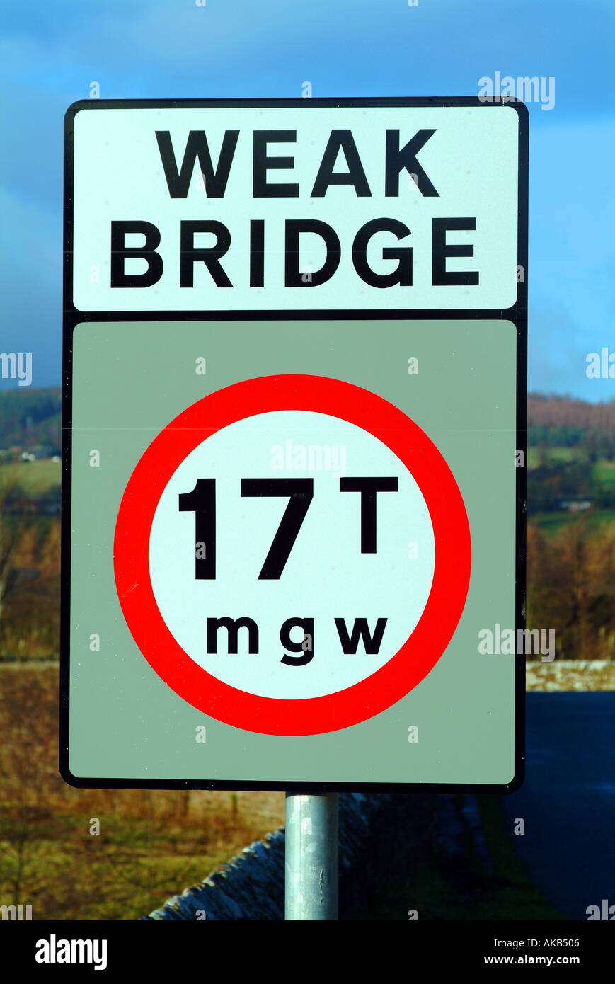 WEAK BRIDGE SIGN Stock Photo - Alamy