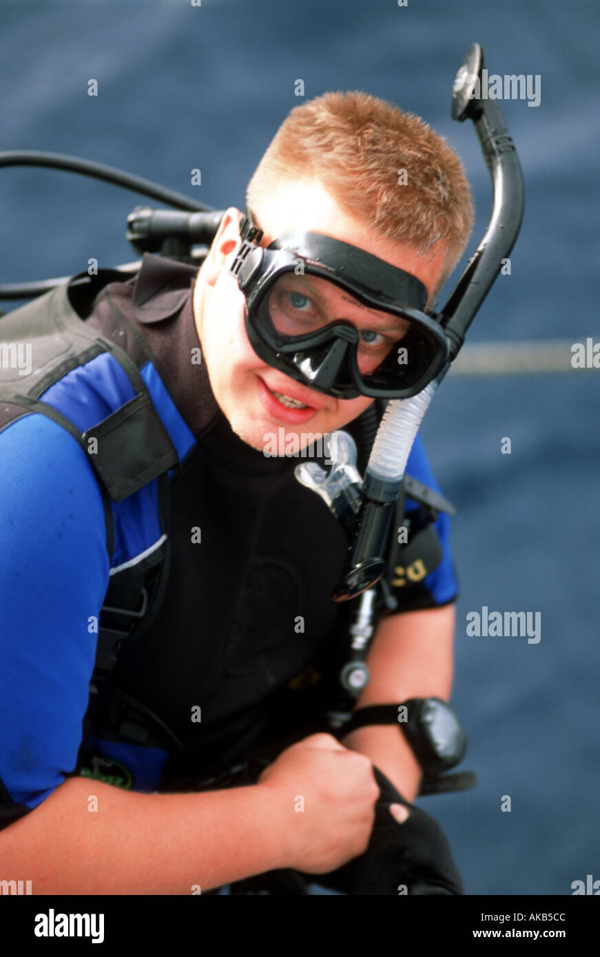 Man wearing snorkel gear hi-res stock photography and images - Alamy