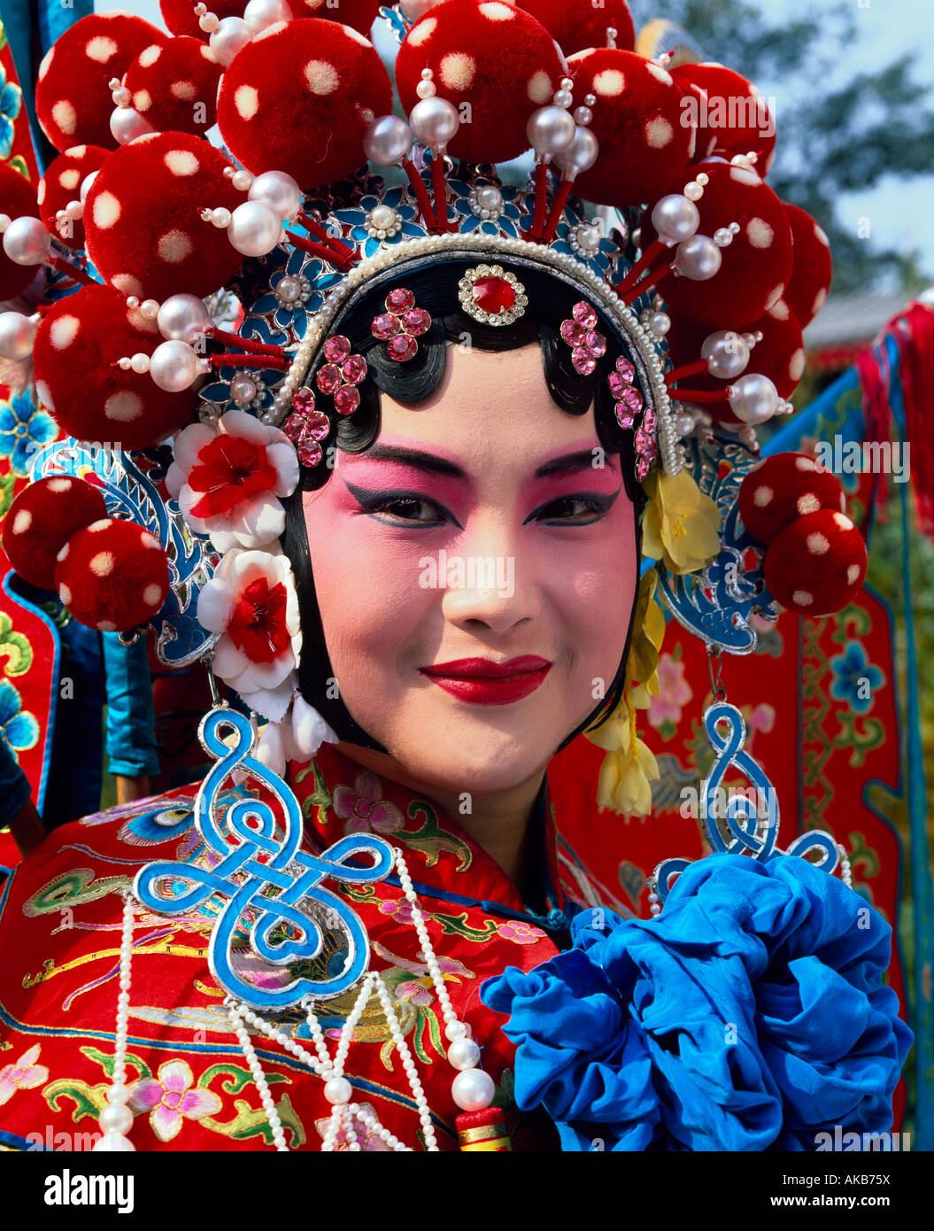 China opera hi-res stock photography and images - Alamy