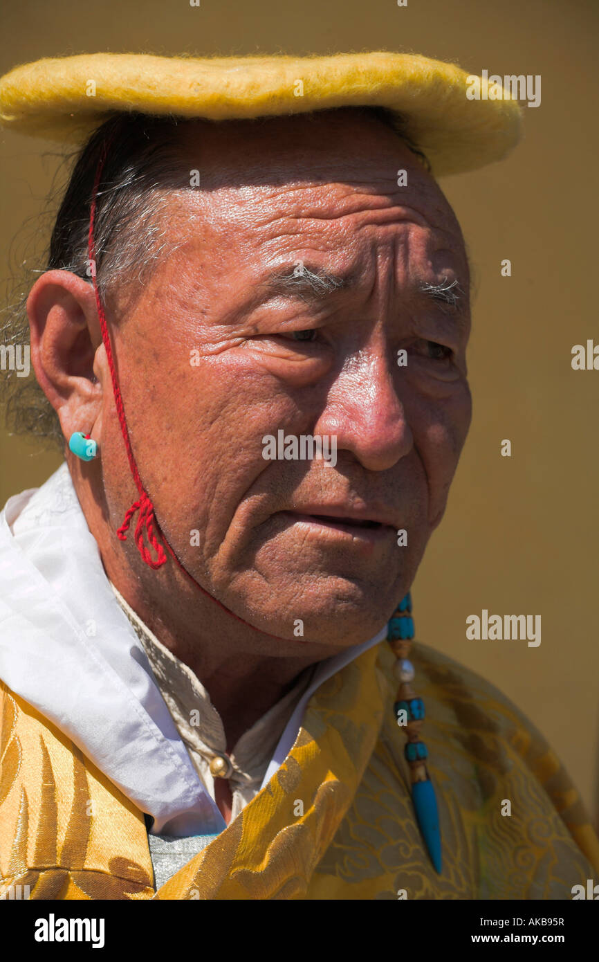 Old nepali buddhist man hi-res stock photography and images - Alamy