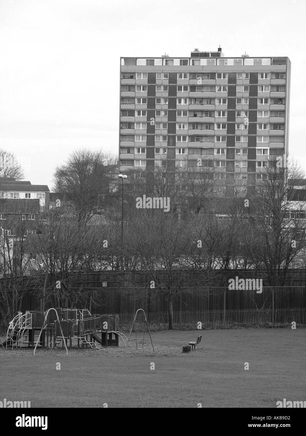 Council estate children playing hi-res stock photography and images - Alamy