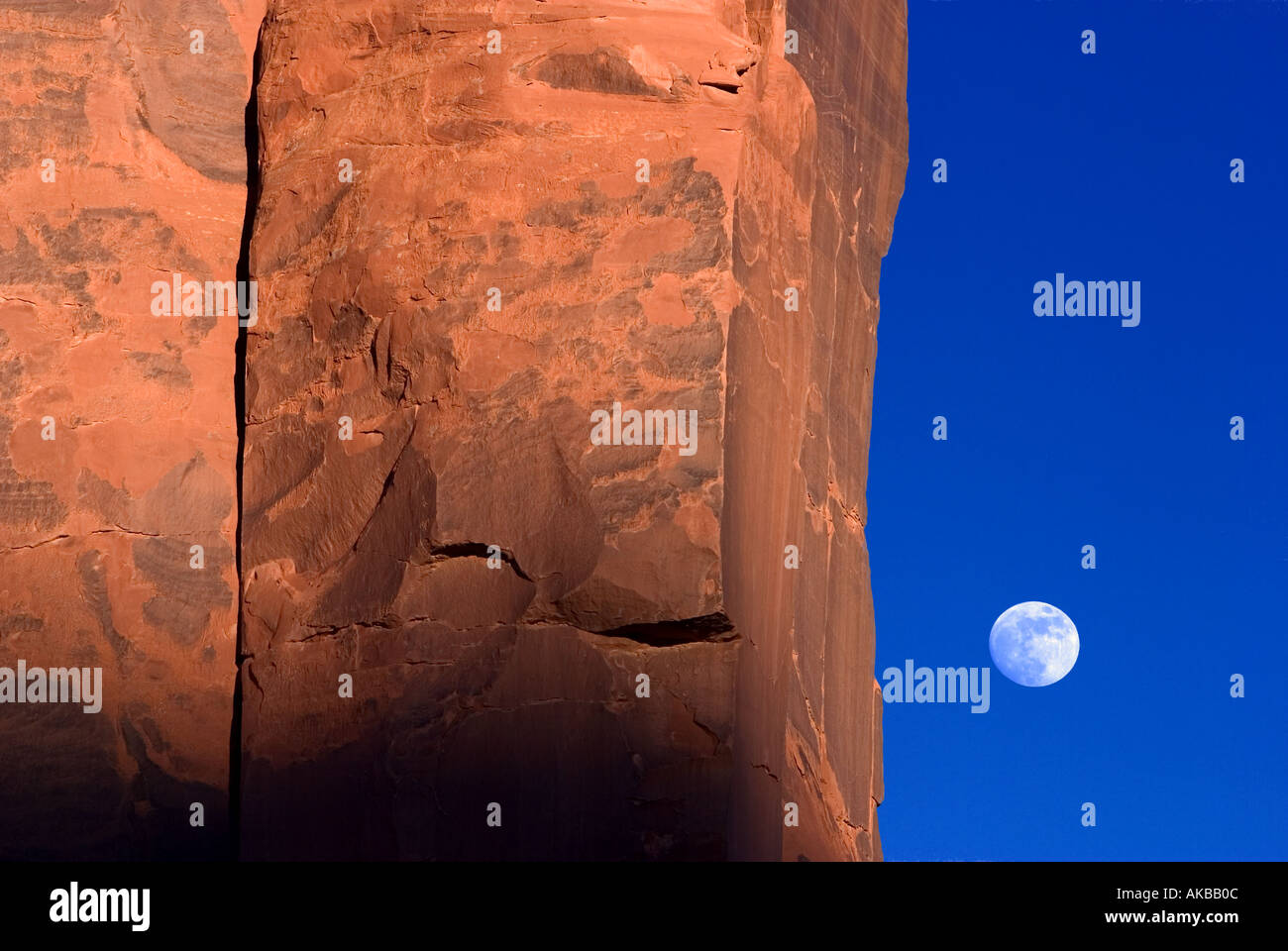 Full moon over monument valley hi-res stock photography and images - Alamy