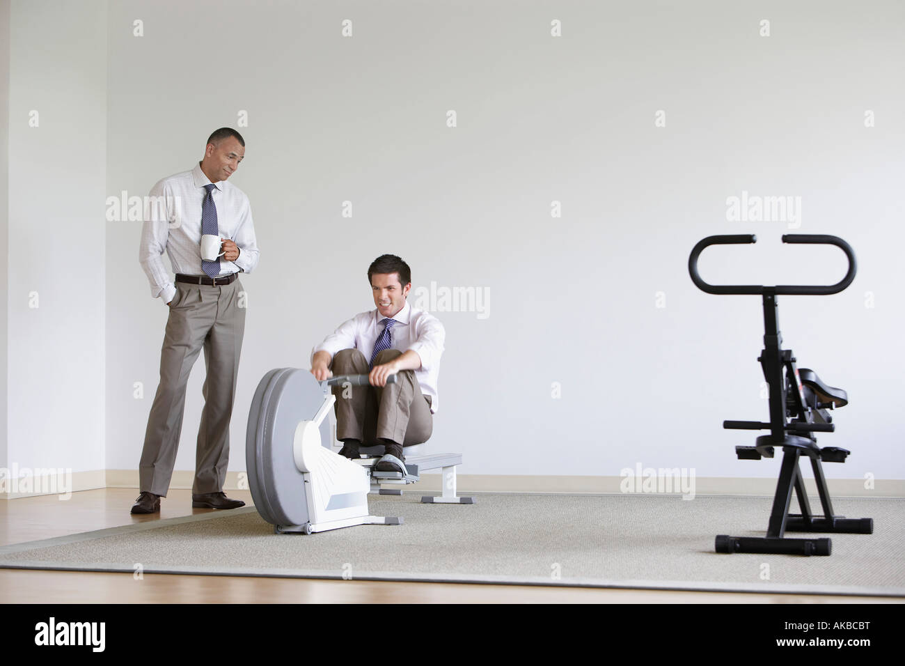 Man using rowing machine hi-res stock photography and images - Alamy