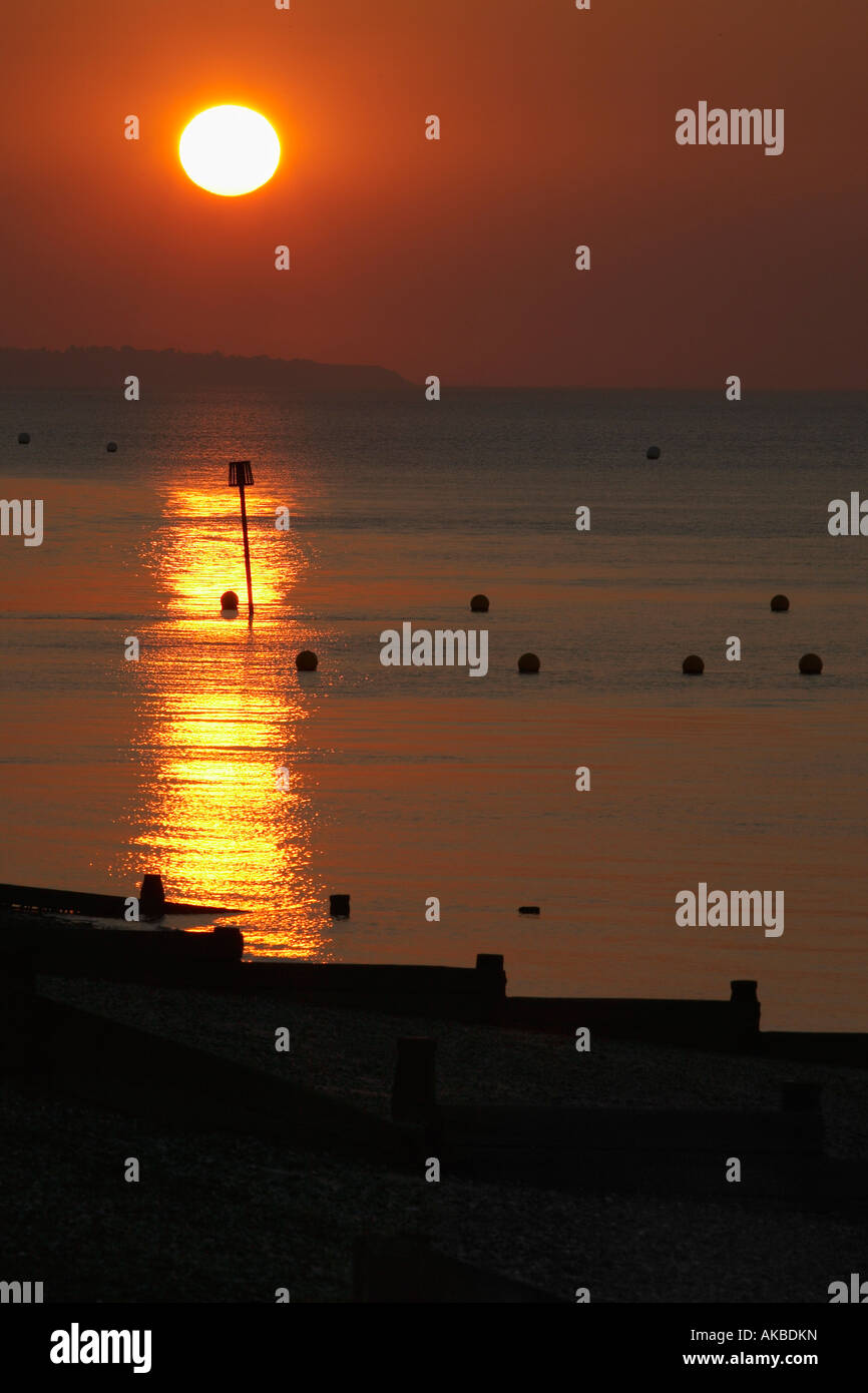 Sun setting over sea hi-res stock photography and images - Alamy