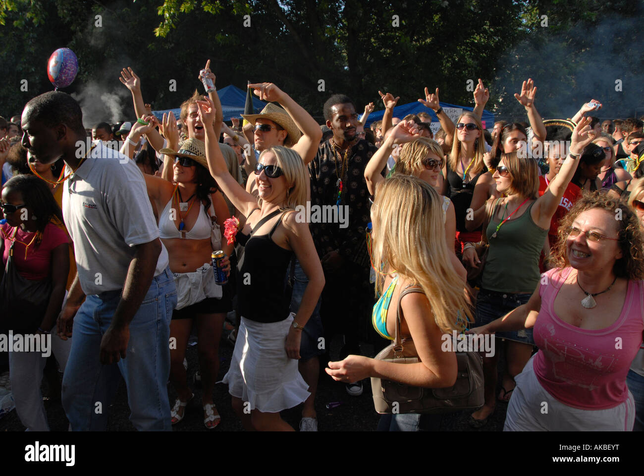 Crowd of youths hi-res stock photography and images - Alamy