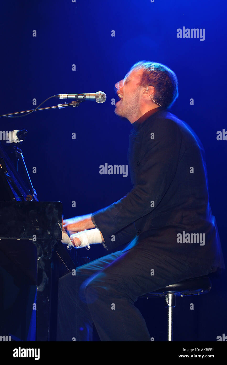 Coldplay portrait hi-res stock photography and images - Alamy