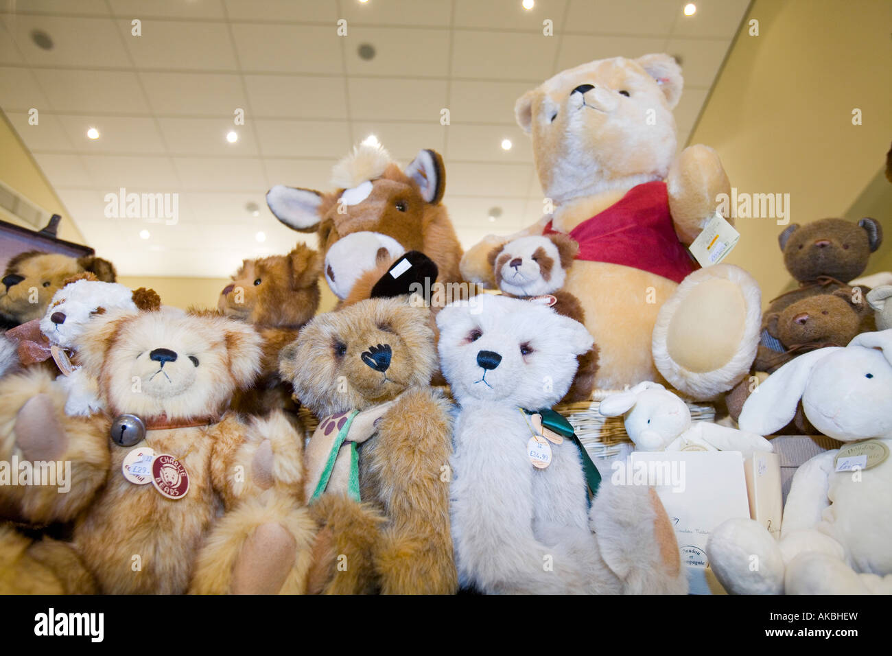a stall selling teddy bears Stock Photo - Alamy