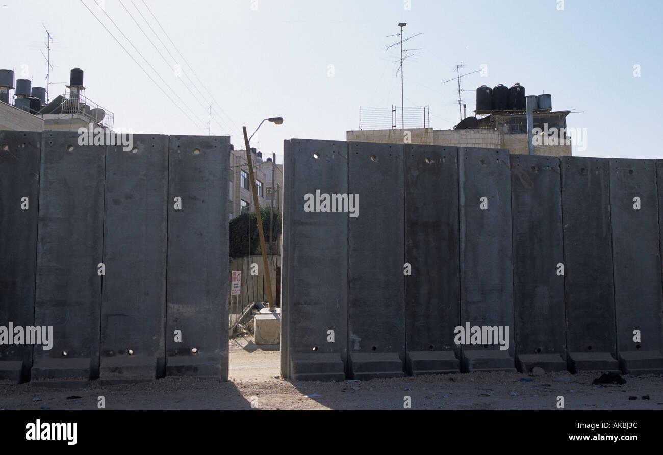 The Apartheid Wall with one pillar left to complete Stock Photo - Alamy