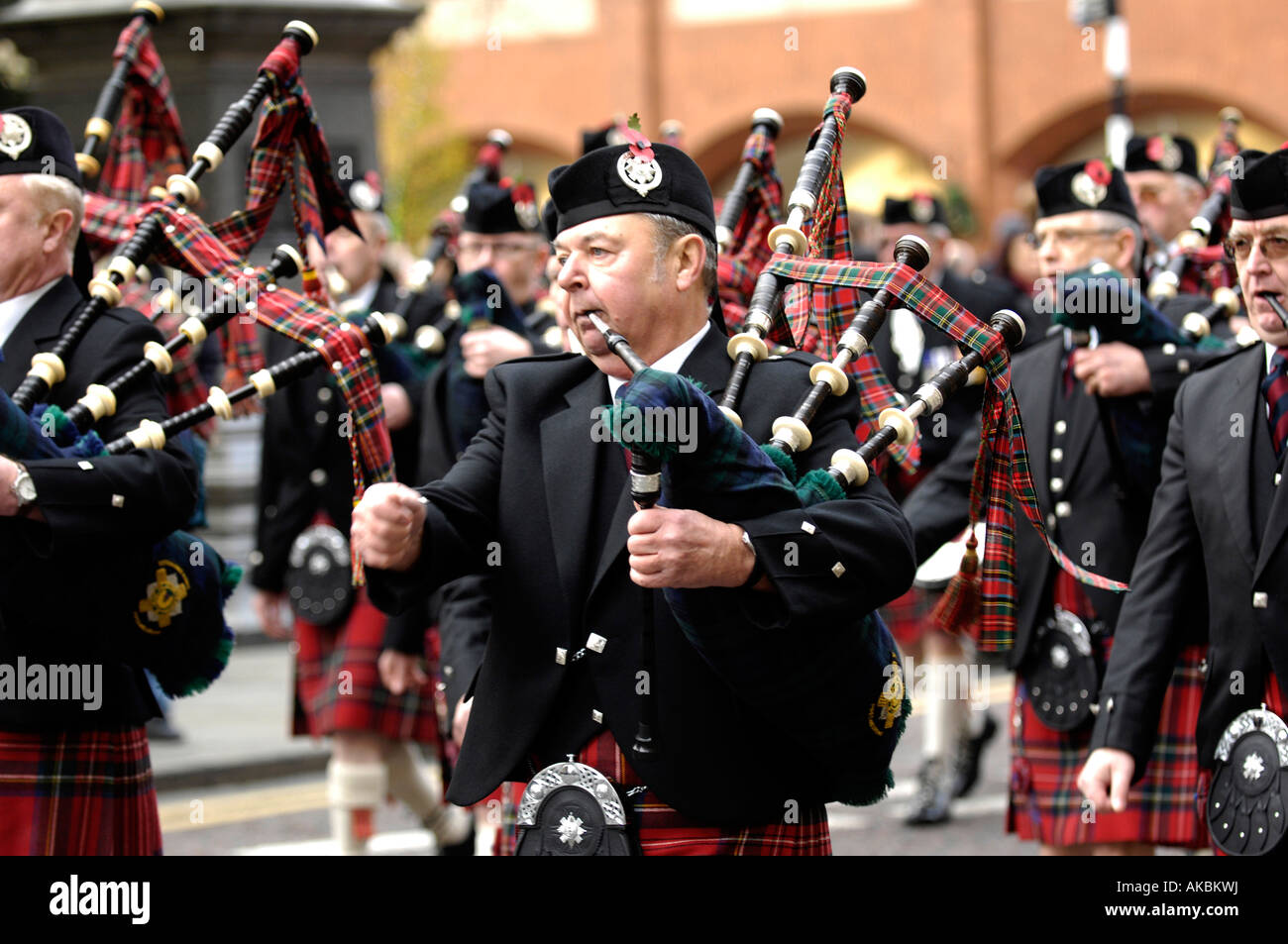 Scottish pipers marching hi-res stock photography and images - Alamy