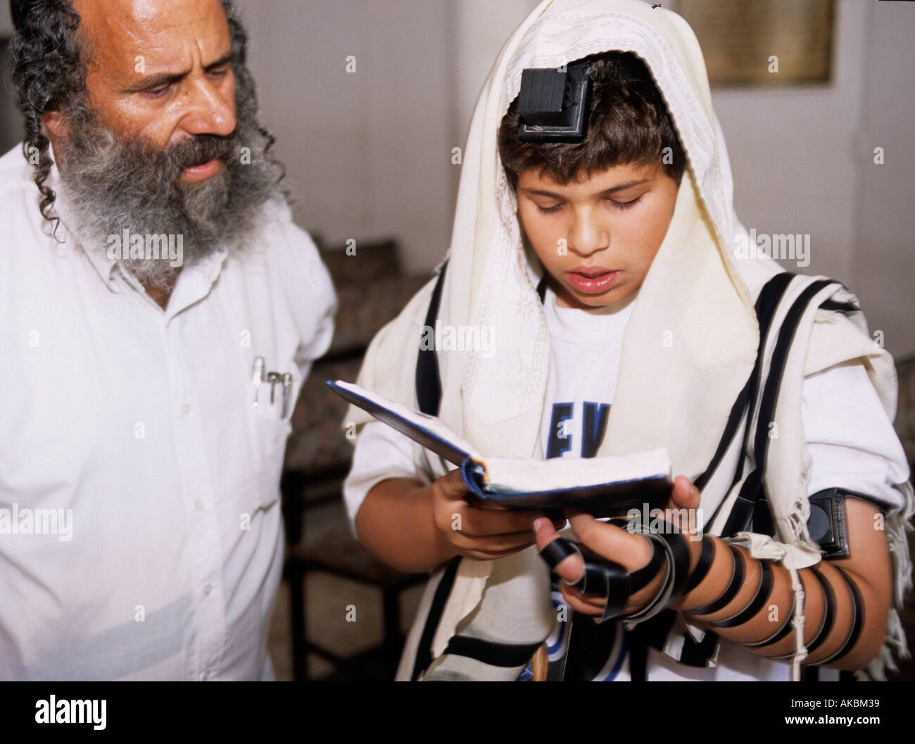 Rabbi judaism torah prayer hi-res stock photography and images - Alamy
