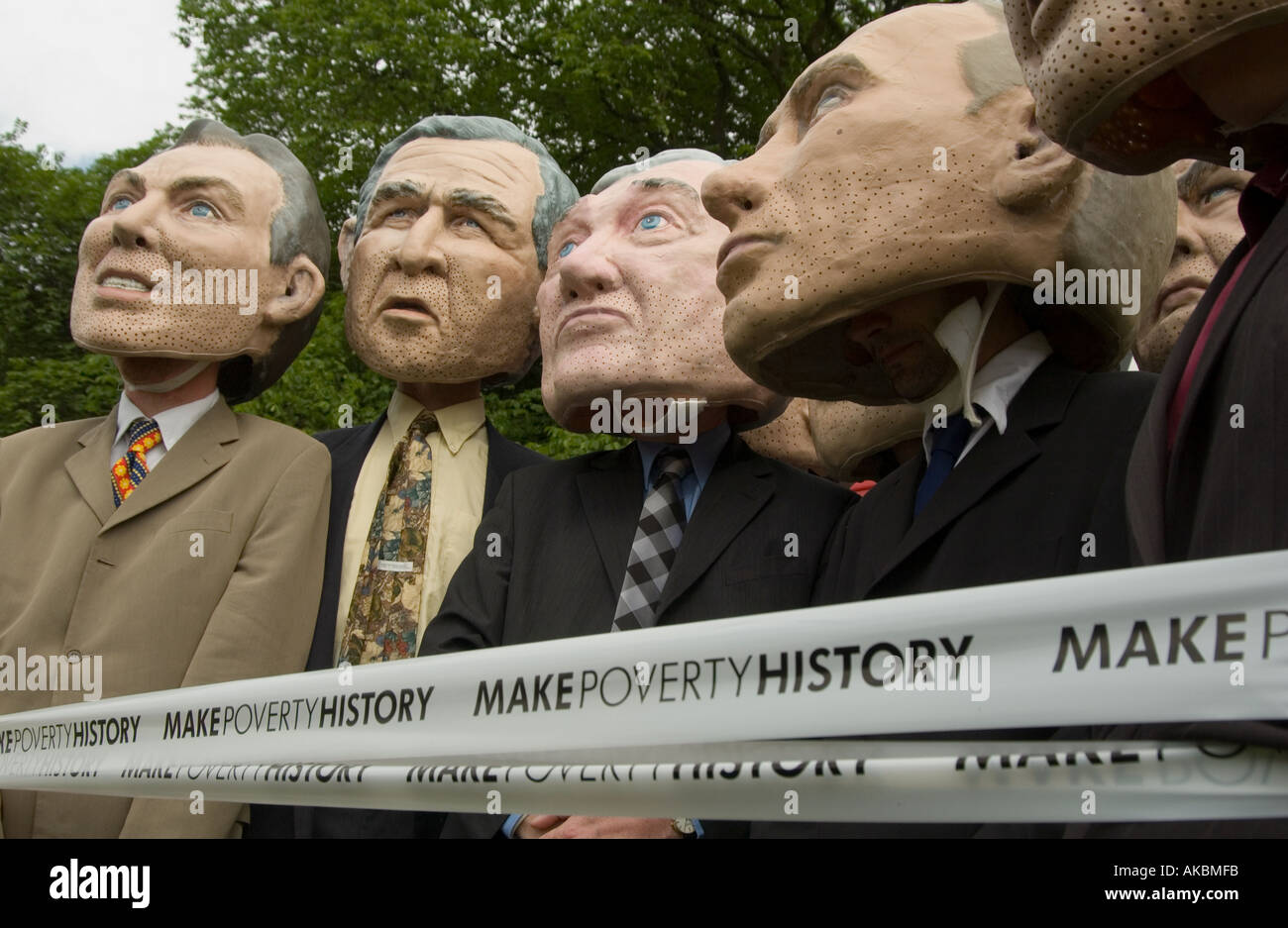 Giant papier-mache heads of Bush, Blair, Putin at Make Poverty History ...