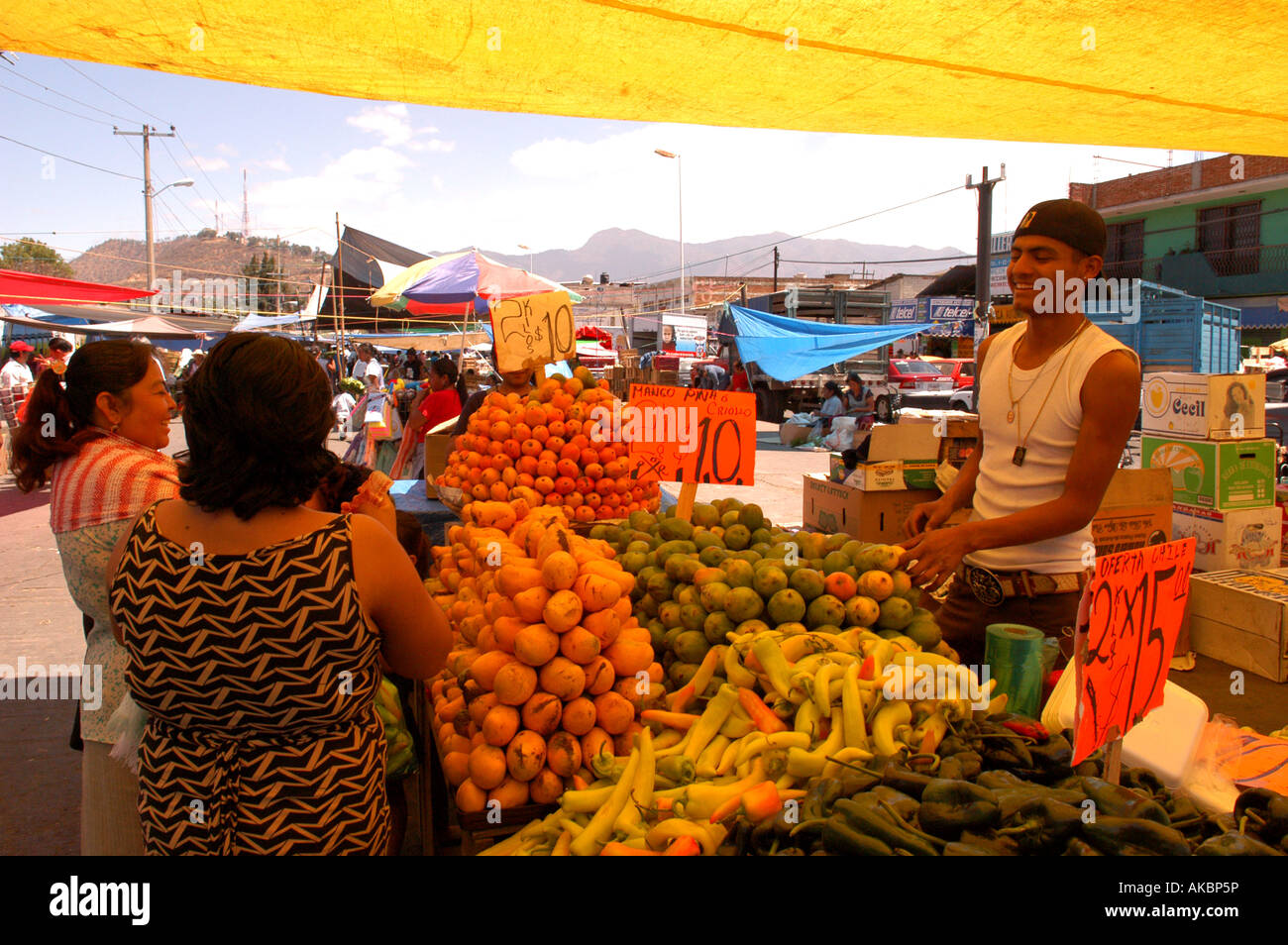 Salesman food stall mexico hi-res stock photography and images - Alamy
