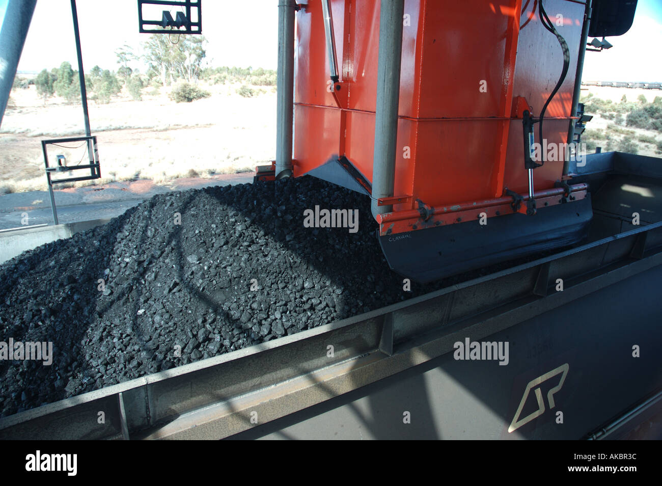 Coal train loading central queensland hi-res stock photography and ...