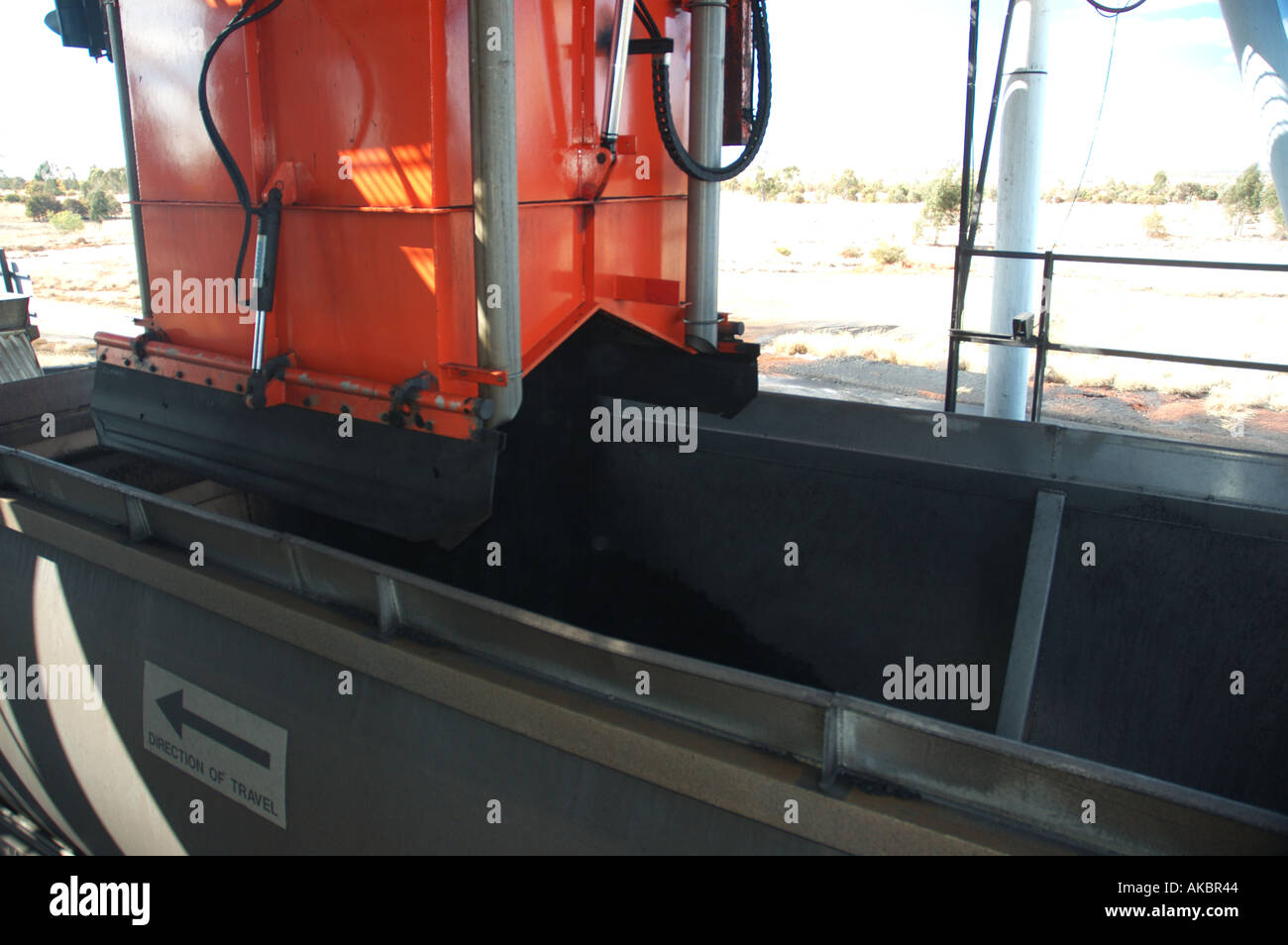 Coal train loading central queensland hi-res stock photography and ...