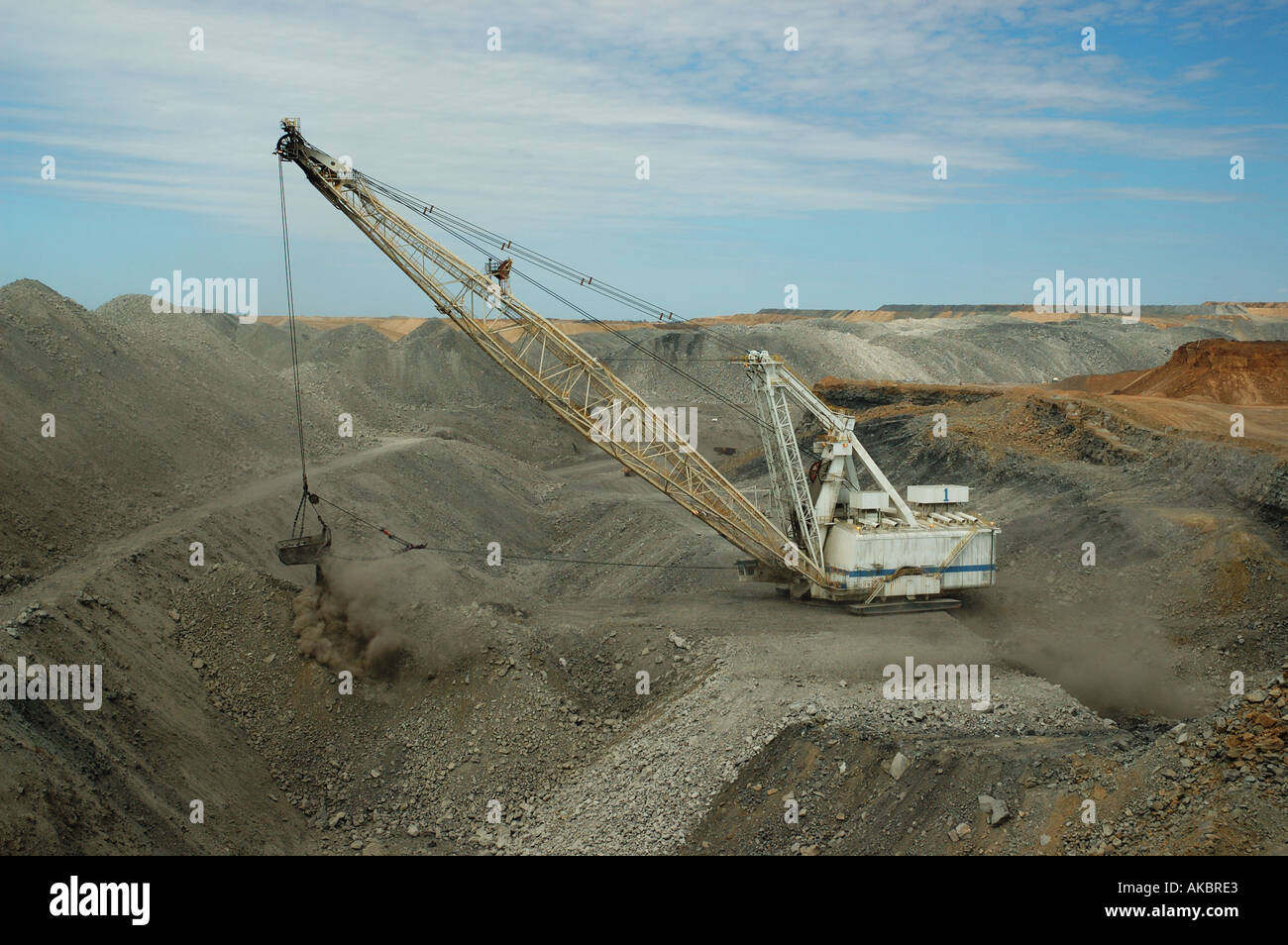 Dragline coal mine Central Queensland dsc 3031 Stock Photo - Alamy