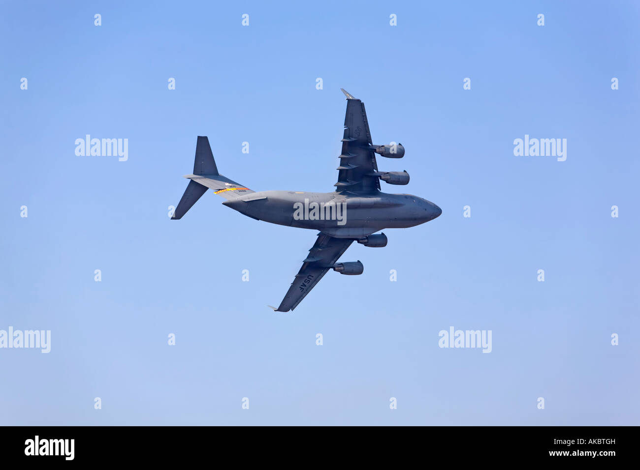 C-17 Globemaster III fly Stock Photo - Alamy