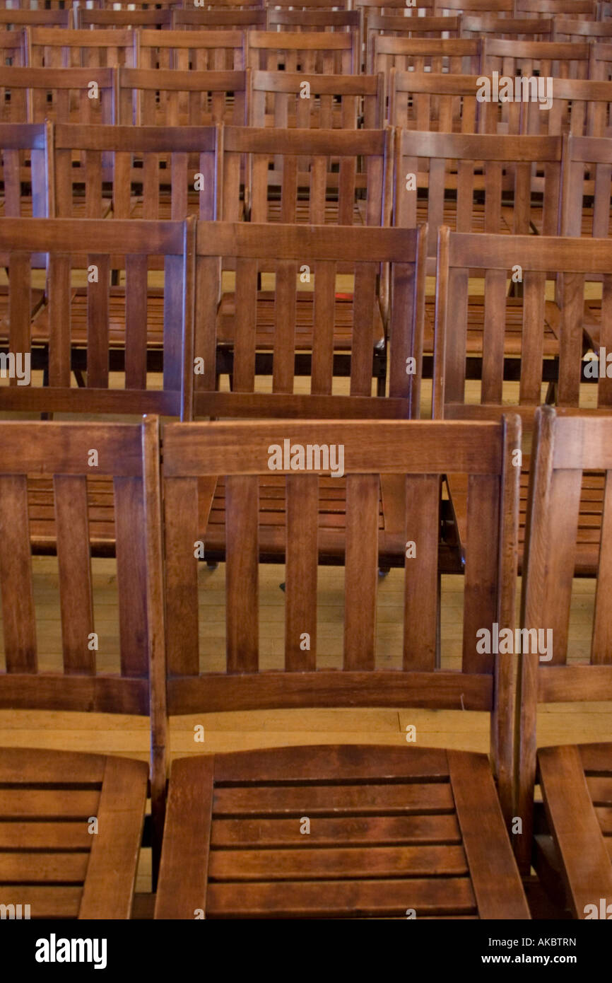 Row of theatre chairs hi-res stock photography and images - Alamy
