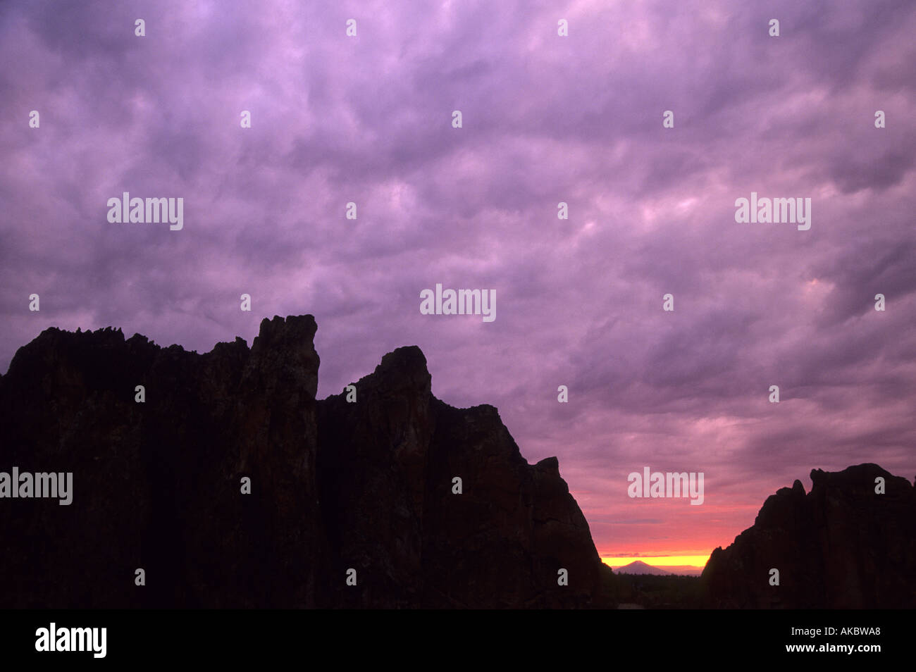 Smith rock state park sunset hi-res stock photography and images - Alamy